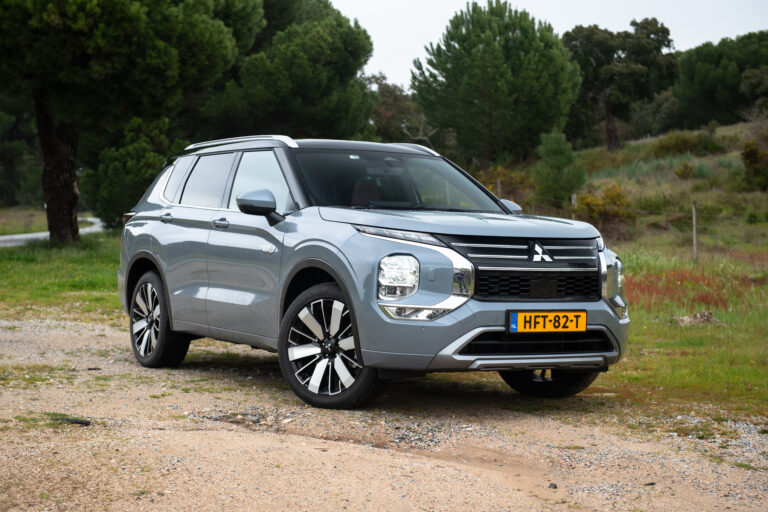 Review – Is de Outlander nog steeds dé plug-in SUV? - All cars news