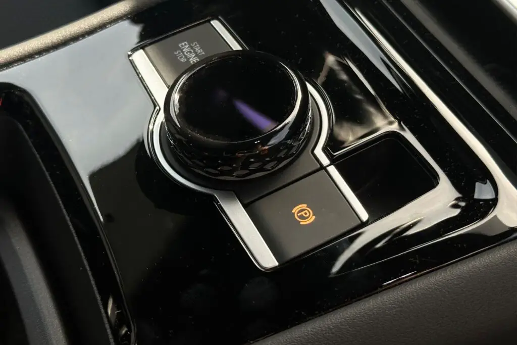 Freno de mano electrónico: ¿cómo funciona y qué pasa si no se suelta? - All cars news