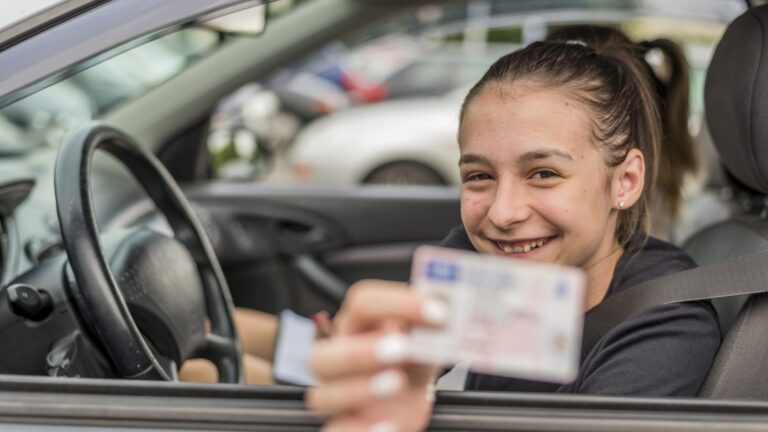 Voici ce que vous coûtera votre permis de conduire en 2026 (il sera ...